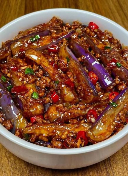 茄子炒肉丝怎么做_茄子炒肉丝先炒茄子还是先炒肉-第1张图片-山城妙识 茄子炒肉丝怎么做_茄子炒肉丝先炒茄子还是先炒肉-第1张图片-山城妙识