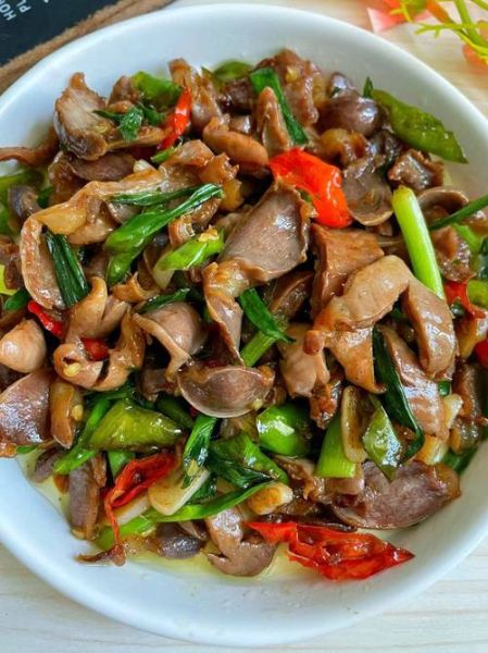 青椒鸡胗怎么做才脆嫩_青椒鸡胗去腥技巧-第1张图片-山城妙识 青椒鸡胗怎么做才脆嫩_青椒鸡胗去腥技巧-第1张图片-山城妙识