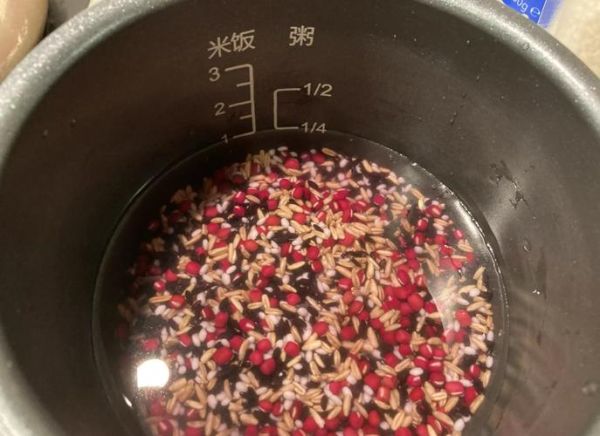 黑米燕麦粥的做法_黑米燕麦粥怎么煮才粘稠-第1张图片-山城妙识 黑米燕麦粥的做法_黑米燕麦粥怎么煮才粘稠-第1张图片-山城妙识