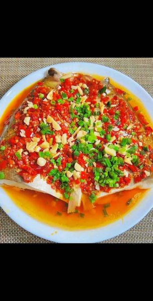 湘菜代表菜有哪些_剁椒鱼头怎么做-第2张图片-山城妙识