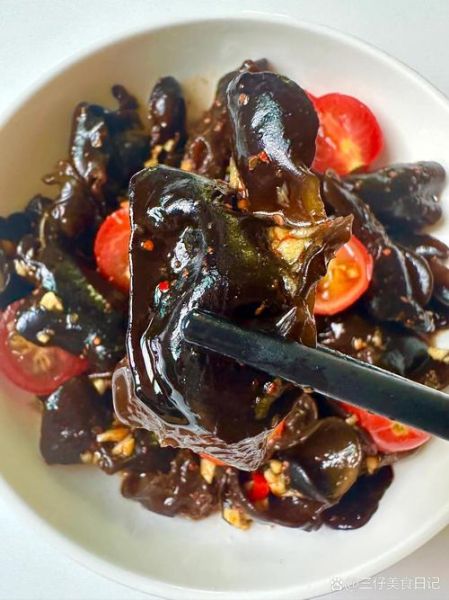 凉拌黑木耳怎么做好吃_凉拌黑木耳焯水几分钟-第3张图片-山城妙识