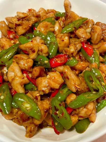 鸡肉怎么炒好吃又嫩_鸡肉炒什么菜开胃又下饭-第1张图片-山城妙识