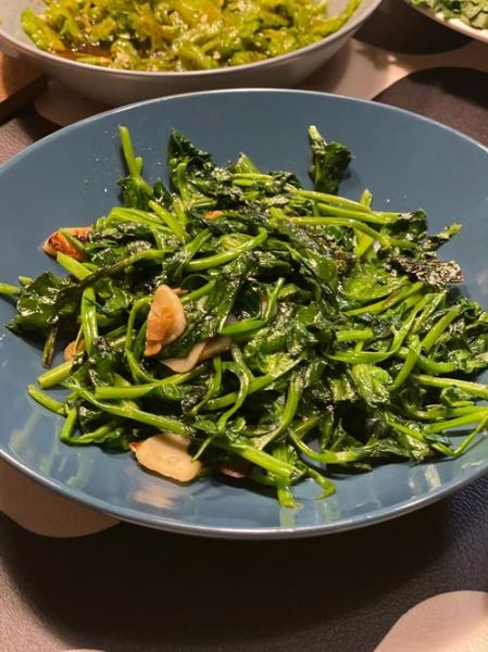 清炒豌豆尖怎么做_清炒豌豆尖要焯水吗-第1张图片-山城妙识 清炒豌豆尖怎么做_清炒豌豆尖要焯水吗-第1张图片-山城妙识