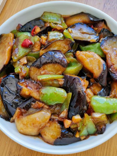 青椒炒茄子怎么做_青椒炒茄子简单做法-第1张图片-山城妙识 青椒炒茄子怎么做_青椒炒茄子简单做法-第1张图片-山城妙识