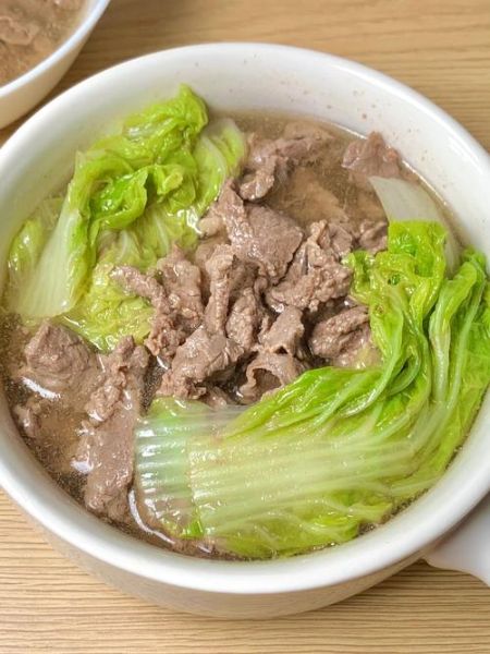 青菜牛肉汤怎么烧好吃_牛肉汤不腥的秘诀-第1张图片-山城妙识