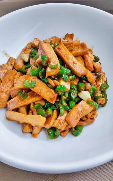 青椒香干怎么炒才入味又嫩_香干不柴的秘诀-第1张图片-山城妙识 青椒香干怎么炒才入味又嫩_香干不柴的秘诀-第1张图片-山城妙识