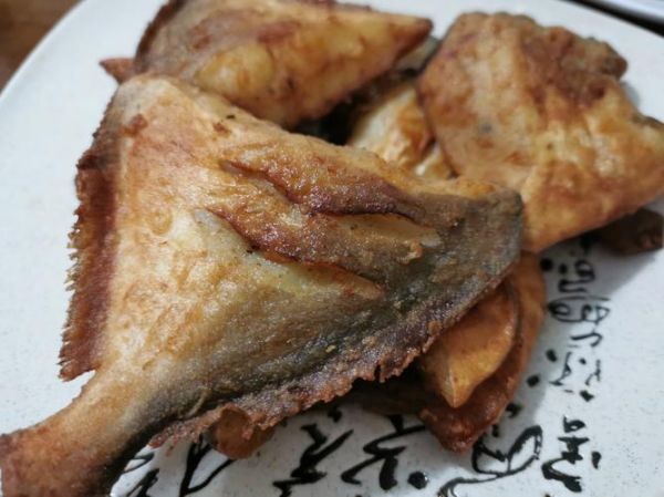 干炸小鲳鱼怎么做才酥脆_干炸小鲳鱼用面粉还是淀粉-第3张图片-山城妙识 干炸小鲳鱼怎么做才酥脆_干炸小鲳鱼用面粉还是淀粉-第3张图片-山城妙识