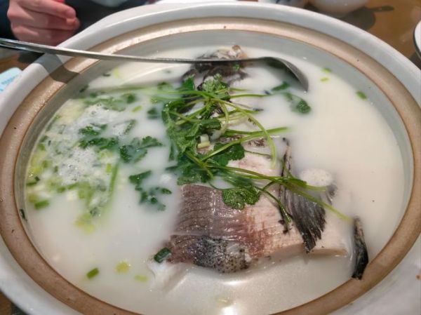 鱼头汤怎么做又浓又白还不腥_鱼头汤去腥技巧-第3张图片-山城妙识