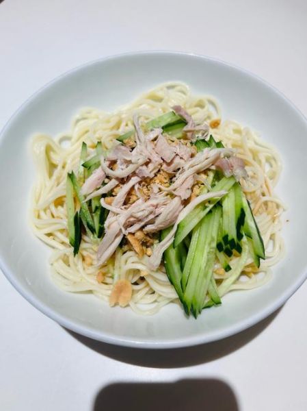 鸡丝凉面怎么做才好吃_鸡丝凉面酱汁怎么调-第1张图片-山城妙识 鸡丝凉面怎么做才好吃_鸡丝凉面酱汁怎么调-第1张图片-山城妙识