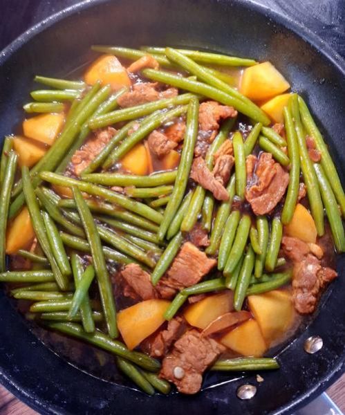 东北五花肉炖豆角怎么做_五花肉炖豆角用焯水吗-第1张图片-山城妙识