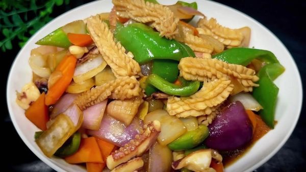 香辣鱿鱼炒洋葱怎么做_炒多久才脆嫩-第1张图片-山城妙识 香辣鱿鱼炒洋葱怎么做_炒多久才脆嫩-第1张图片-山城妙识