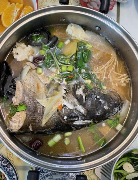 鲢鱼头汤怎么做好吃_鲢鱼头汤家常做法-第1张图片-山城妙识 鲢鱼头汤怎么做好吃_鲢鱼头汤家常做法-第1张图片-山城妙识