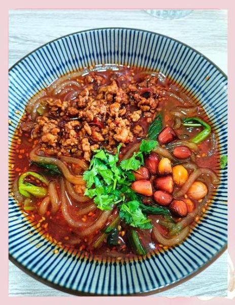 酸辣粉条怎么做才好吃_酸辣粉条的家常做法窍门-第1张图片-山城妙识 酸辣粉条怎么做才好吃_酸辣粉条的家常做法窍门-第1张图片-山城妙识