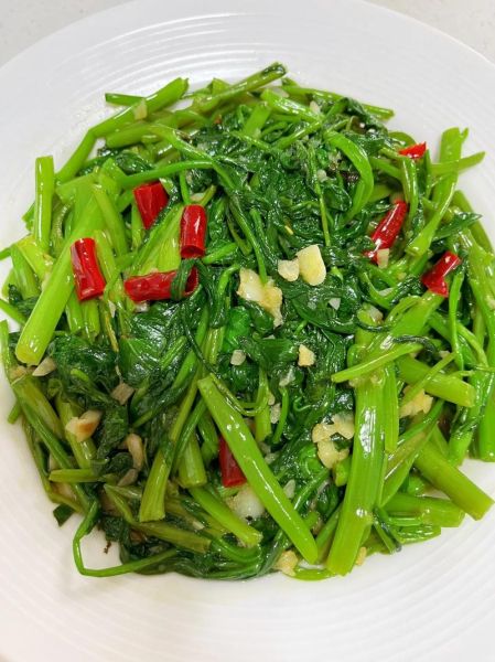 蒜蓉空心菜怎么炒好吃_空心菜炒多久才脆嫩-第1张图片-山城妙识 蒜蓉空心菜怎么炒好吃_空心菜炒多久才脆嫩-第1张图片-山城妙识