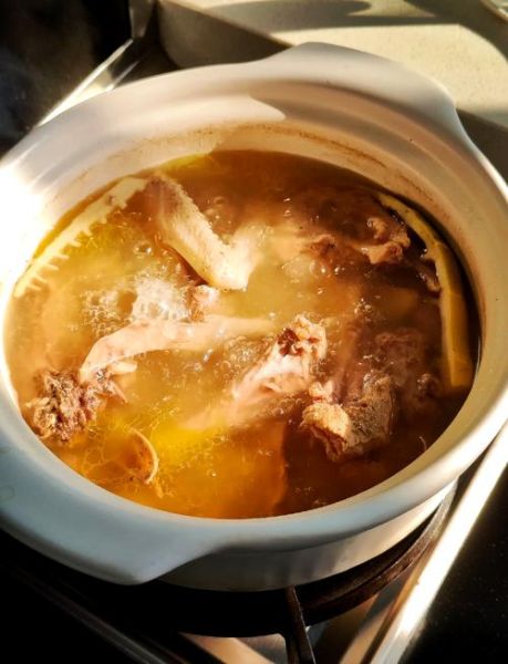 鸭子怎么煲汤好喝_老鸭汤放什么配料最香-第1张图片-山城妙识 鸭子怎么煲汤好喝_老鸭汤放什么配料最香-第1张图片-山城妙识