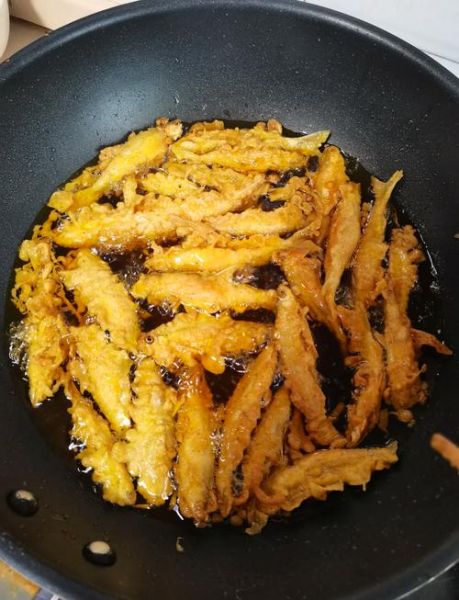 小鱼怎么炸才酥脆_小鱼炸多久才金黄-第1张图片-山城妙识 小鱼怎么炸才酥脆_小鱼炸多久才金黄-第1张图片-山城妙识