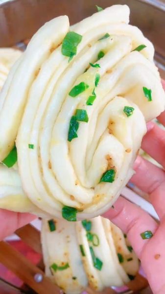 30秒拧花卷怎么做_花卷拧法视频教程-第3张图片-山城妙识