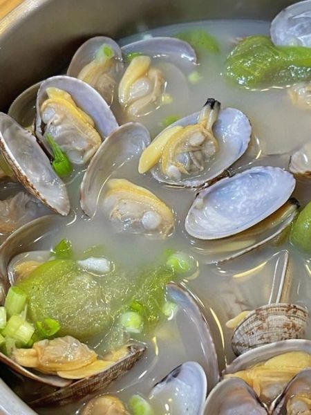 花蛤汤放啥菜好啊_花蛤汤搭配蔬菜推荐-第1张图片-山城妙识