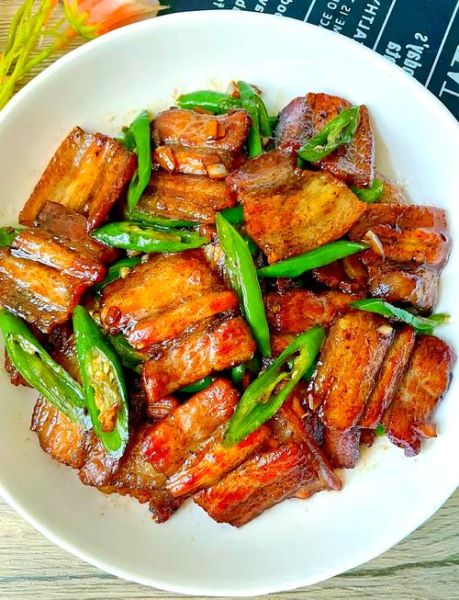 蒜苗回锅肉怎么做才正宗_正宗回锅肉用什么肉-第1张图片-山城妙识 蒜苗回锅肉怎么做才正宗_正宗回锅肉用什么肉-第1张图片-山城妙识