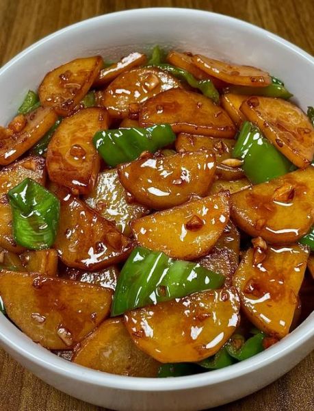 青椒土豆片怎么做好吃_青椒土豆片家常做法-第1张图片-山城妙识