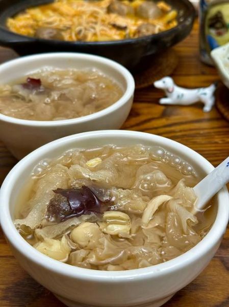 银耳百合莲子羹怎么做_银耳百合莲子羹的功效与禁忌-第1张图片-山城妙识 银耳百合莲子羹怎么做_银耳百合莲子羹的功效与禁忌-第1张图片-山城妙识