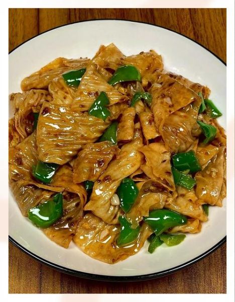 青椒炒豆油皮怎么做_豆油皮炒青椒的家常做法-第1张图片-山城妙识 青椒炒豆油皮怎么做_豆油皮炒青椒的家常做法-第1张图片-山城妙识