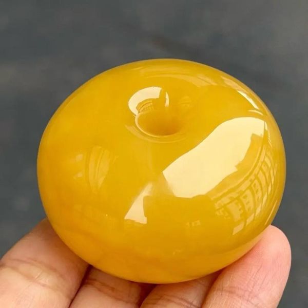 鸡油黄蜜蜡的功效与作用_佩戴禁忌有哪些-第2张图片-山城妙识 鸡油黄蜜蜡的功效与作用_佩戴禁忌有哪些-第2张图片-山城妙识