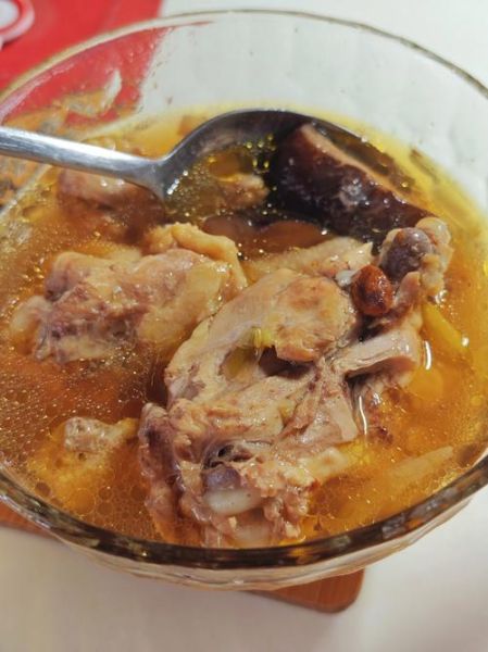 香菇炖鸡可以加什么一起炖_香菇炖鸡加什么食材更鲜-第1张图片-山城妙识 香菇炖鸡可以加什么一起炖_香菇炖鸡加什么食材更鲜-第1张图片-山城妙识