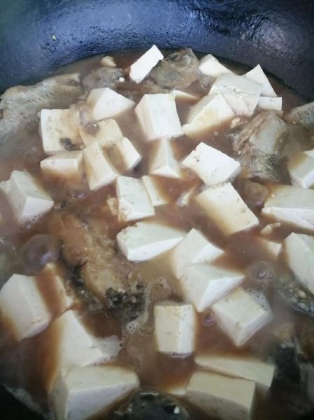 鲤鱼炖豆腐怎么炖才好吃_鲤鱼炖豆腐的正确做法-第1张图片-山城妙识 鲤鱼炖豆腐怎么炖才好吃_鲤鱼炖豆腐的正确做法-第1张图片-山城妙识