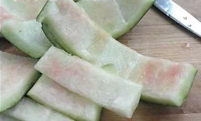 西瓜皮擦脸的正确方法_西瓜皮敷脸多久洗掉-第2张图片-山城妙识 西瓜皮擦脸的正确方法_西瓜皮敷脸多久洗掉-第2张图片-山城妙识