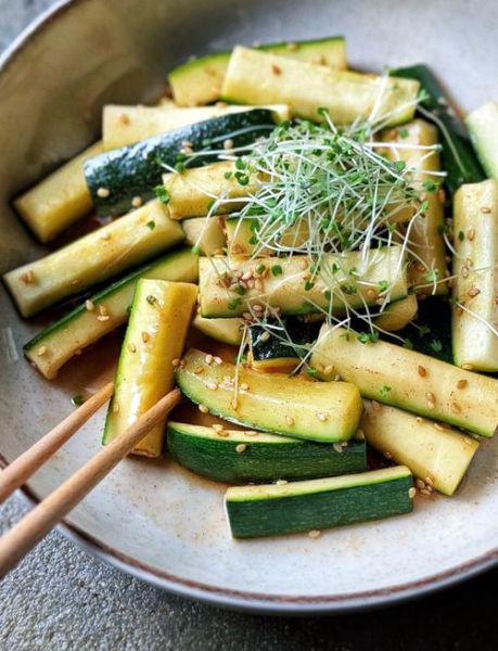 西葫芦凉菜怎么做_西葫芦凉拌需要焯水吗-第3张图片-山城妙识 西葫芦凉菜怎么做_西葫芦凉拌需要焯水吗-第3张图片-山城妙识