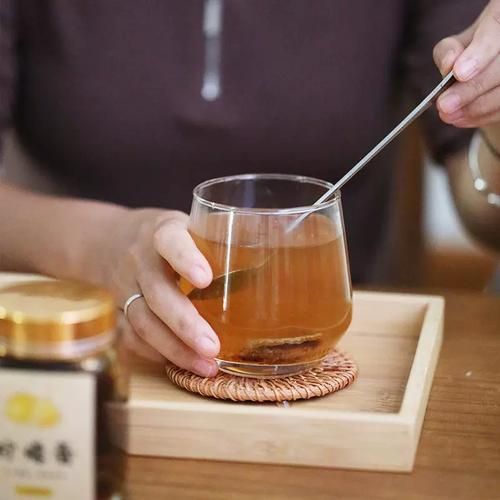 柠檬炖冰糖怎么做_柠檬炖冰糖的功效与禁忌-第1张图片-山城妙识 柠檬炖冰糖怎么做_柠檬炖冰糖的功效与禁忌-第1张图片-山城妙识