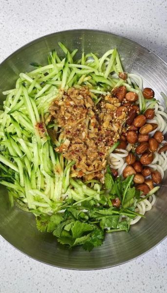 调凉面的料汁怎么调配_凉面酱汁比例是多少-第2张图片-山城妙识 调凉面的料汁怎么调配_凉面酱汁比例是多少-第2张图片-山城妙识