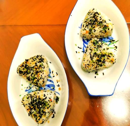 日本饭团正宗做法_三角饭团怎么捏-第1张图片-山城妙识 日本饭团正宗做法_三角饭团怎么捏-第1张图片-山城妙识