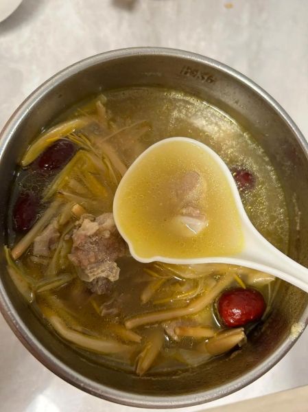 黄花菜和什么煲汤最好_黄花菜煲汤最佳搭配-第2张图片-山城妙识 黄花菜和什么煲汤最好_黄花菜煲汤最佳搭配-第2张图片-山城妙识