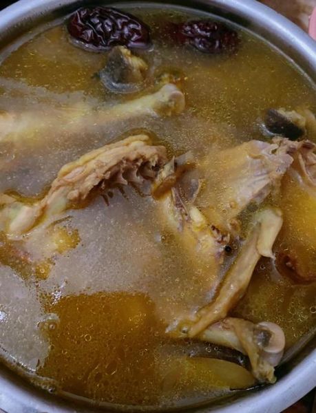 鸡汤怎么炖好喝_家常鸡汤的简单做法-第1张图片-山城妙识