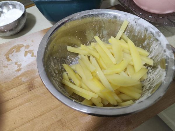 炸薯条怎么炸才脆_炸薯条要不要先焯水-第3张图片-山城妙识