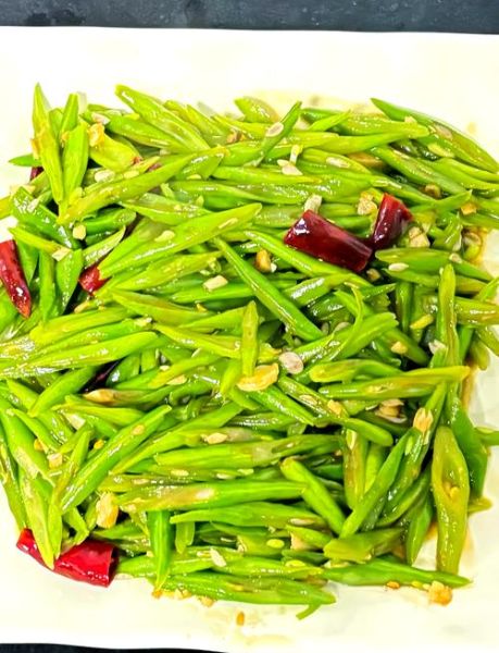 四季扁豆怎么炒好吃_四季扁豆炒前要不要焯水-第1张图片-山城妙识
