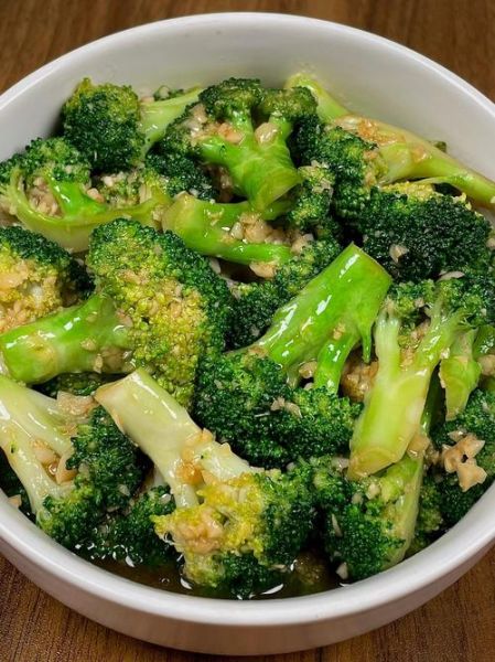 素炒西兰花怎么炒好吃_家常西兰花做法步骤-第1张图片-山城妙识