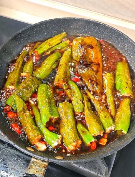 虎皮青椒炒肉怎么做_虎皮青椒炒肉先炒肉还是先炒青椒-第1张图片-山城妙识 虎皮青椒炒肉怎么做_虎皮青椒炒肉先炒肉还是先炒青椒-第1张图片-山城妙识