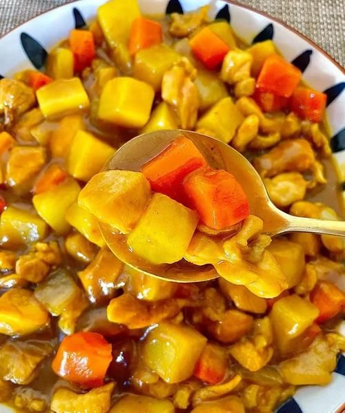 咖喱鸡翅土豆怎么做_咖喱鸡翅土豆需要炖多久-第1张图片-山城妙识