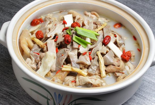 广东胡椒猪肚鸡怎么做_正宗胡椒猪肚鸡配方-第2张图片-山城妙识