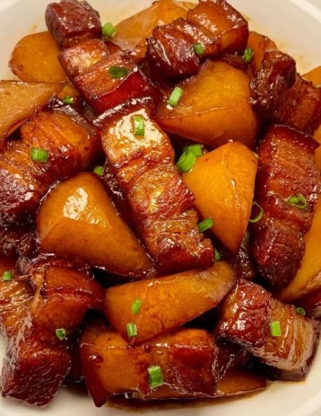 川菜红烧肉怎么做才软糯_土豆版红烧肉做法窍门-第1张图片-山城妙识