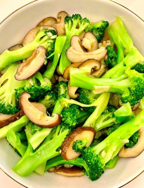 香菇炒西兰花怎么做_香菇炒西兰花用焯水吗-第1张图片-山城妙识