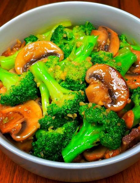 香菇炒西兰花怎么做_香菇炒西兰花用焯水吗-第2张图片-山城妙识