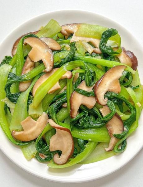 清炒蘑菇青菜怎么做_蘑菇青菜焯水吗-第1张图片-山城妙识 清炒蘑菇青菜怎么做_蘑菇青菜焯水吗-第1张图片-山城妙识