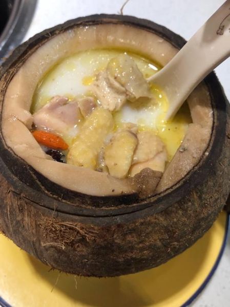 椰子鸡汤孕妇可以喝吗_孕期喝椰子鸡汤的好处与禁忌-第1张图片-山城妙识