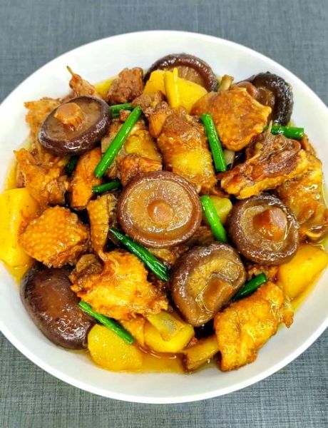 新鲜冬菇焖鸡怎么做_冬菇焖鸡用干菇还是鲜菇-第1张图片-山城妙识