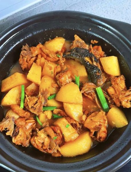 东北鸡肉炖土豆怎么做_东北鸡肉炖土豆的家常做法-第1张图片-山城妙识
