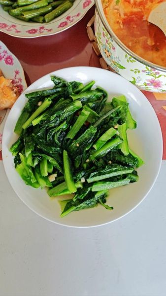 炒青菜怎么炒才翠绿_家常炒青菜做法大全-第3张图片-山城妙识